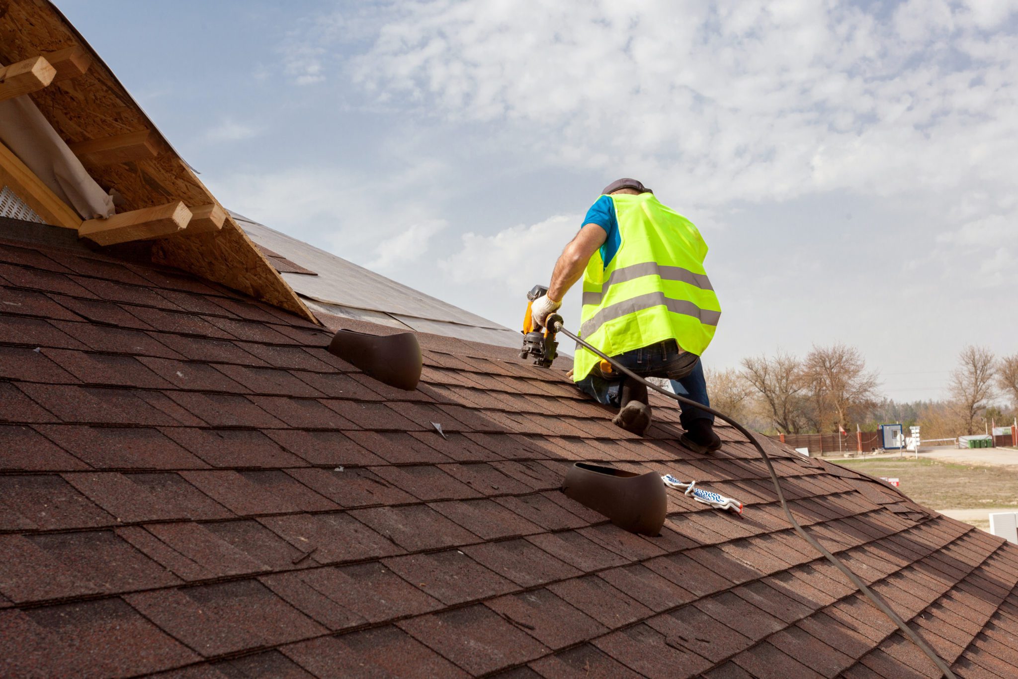 Replacing Roof Shingles For Lasting Home Protection